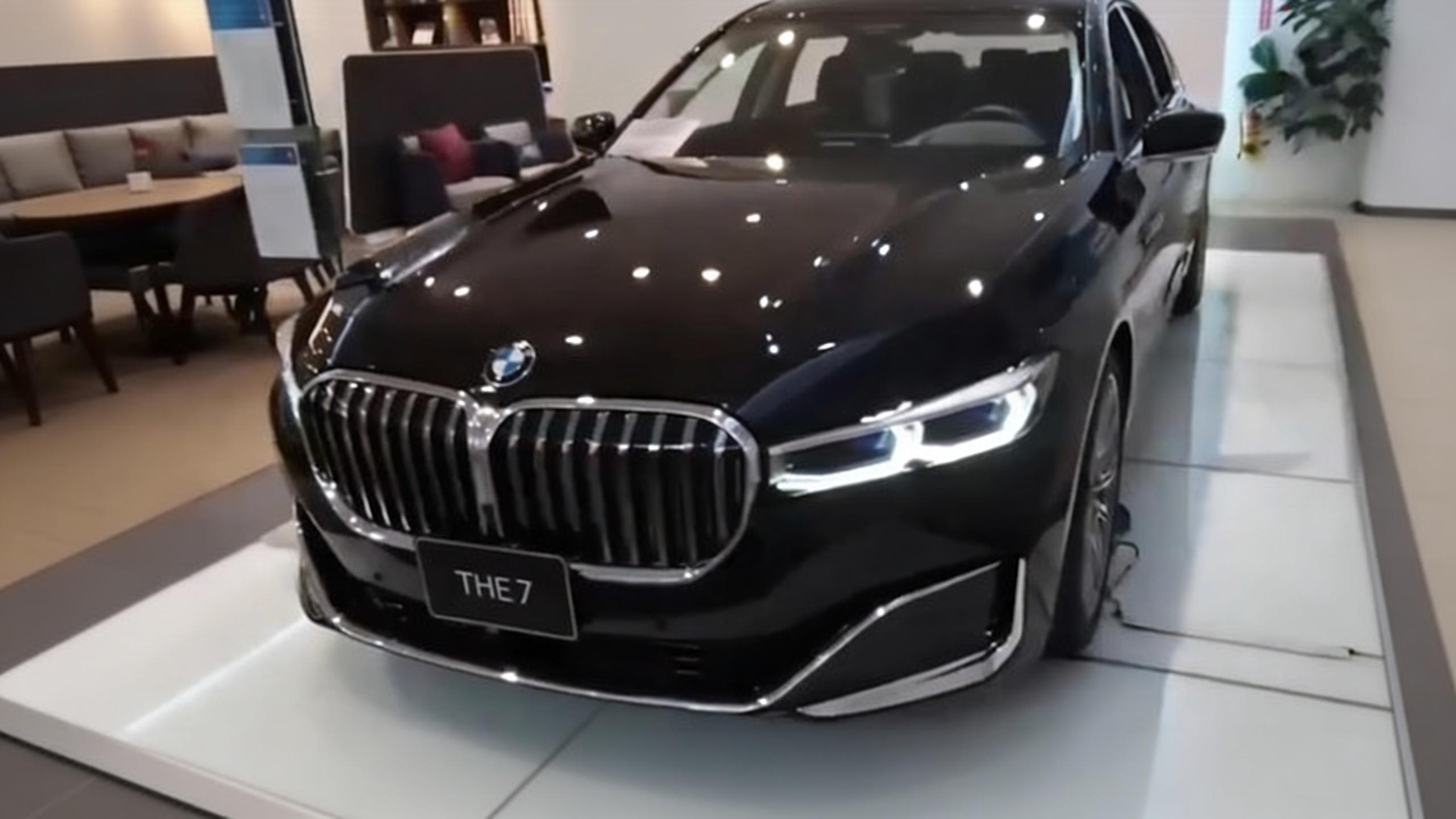 BMW’s New 7 Series Goes All-In on Screens: Panoramic Vision, 43-Inch ...