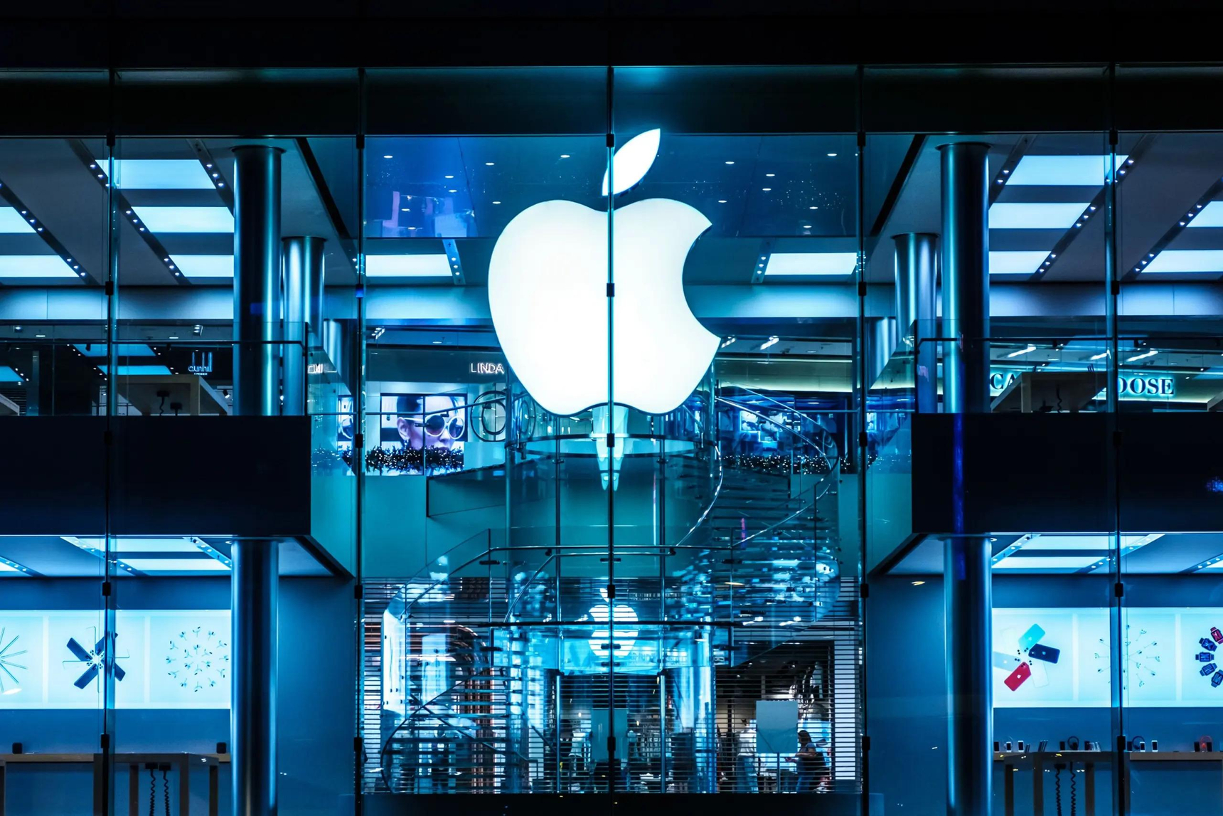 iPhone 17 Hits Historic Sales Milestone with 99% Customer Satisfaction ...